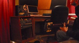 21 DIY Audio Rack Plans For Stereo Room - All Sands